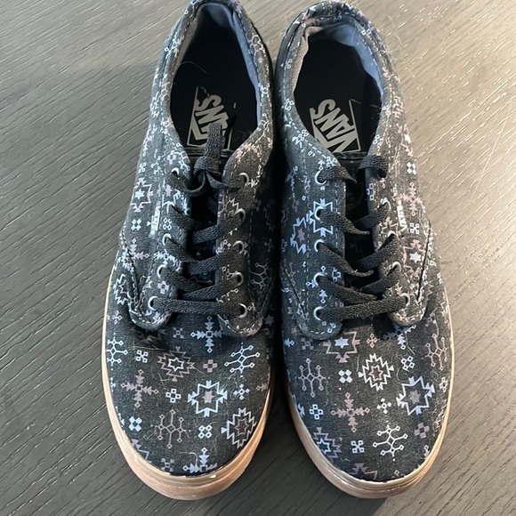Vans | Shoes | Womens Cans Size 9 Worn In Good Condition Tribal Print ...